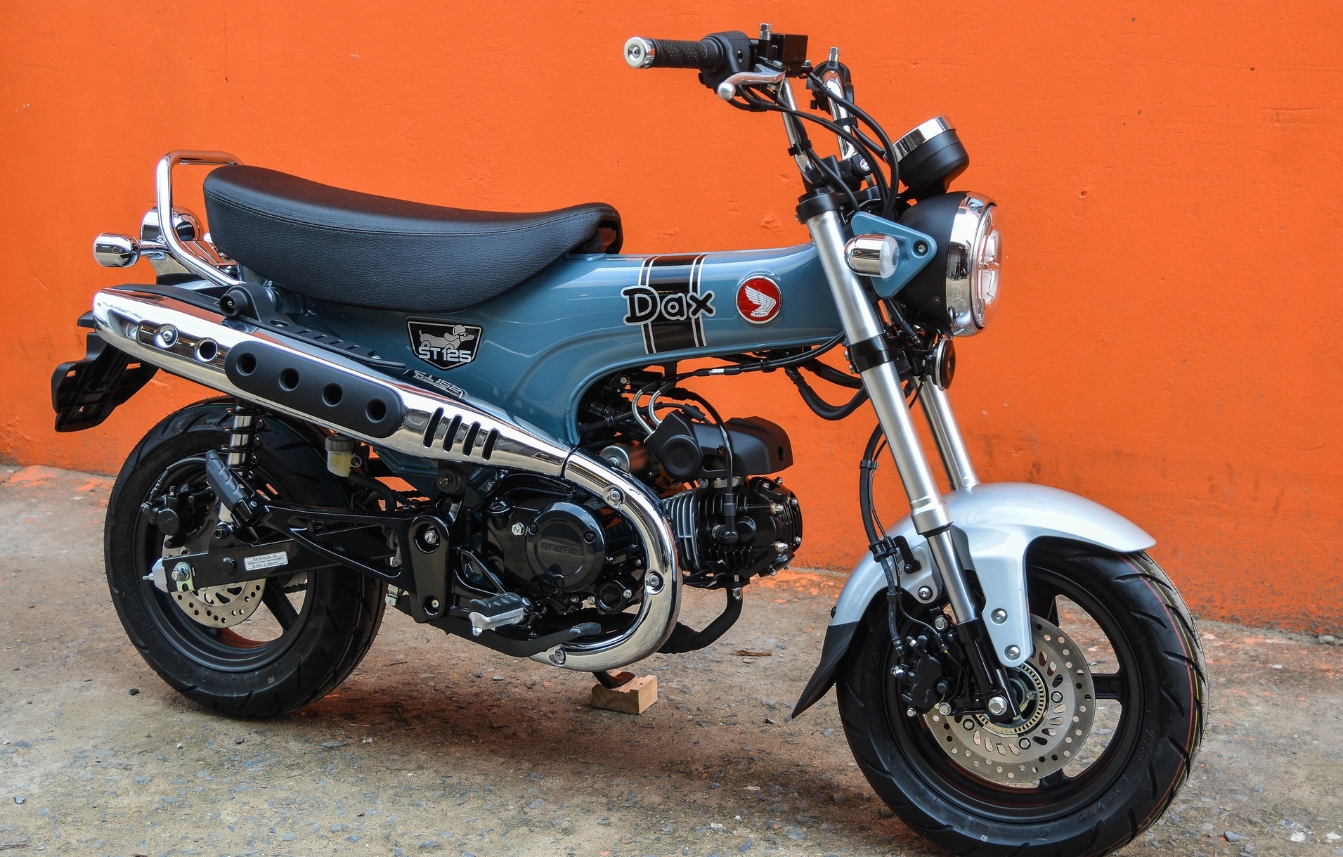 Cận cảnh Honda Dax ST125